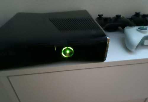 Xbox 360 1tb+ 3 геймпада + клавиатура