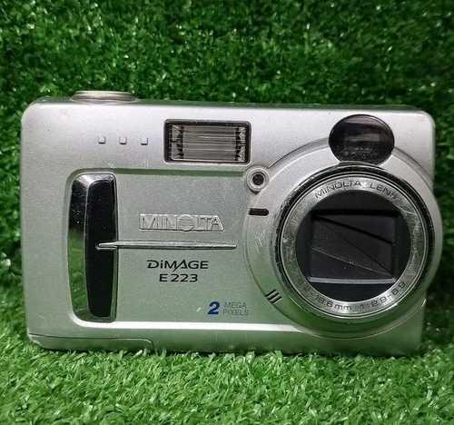 На запчасти фотоаппарат Minolta Dimage E223