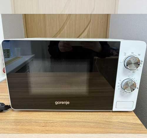 Микроволновая печь Gorenje MO20E2W