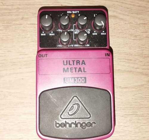 Педаль гитарная Ultra metal behringer