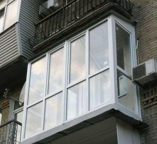 Пластиковые балконы с панорамным остеклением
