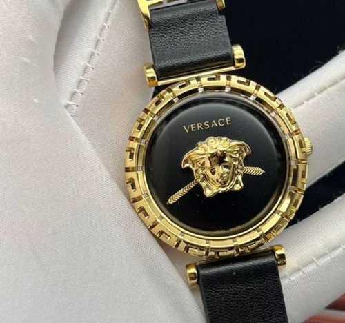 Женские часы Versace