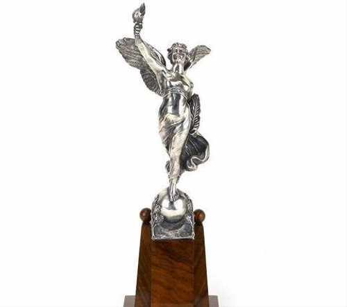 Антикварная серебряная статуэтка "Богиня Ника" 800