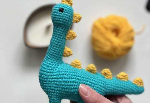 Мягкая вязаная игрушка динозавр ручной работы