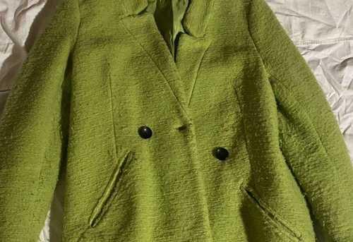 Зеленое пальто-шуба stradivarius xs