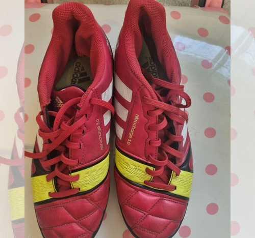 Футбольные бутсы adidas