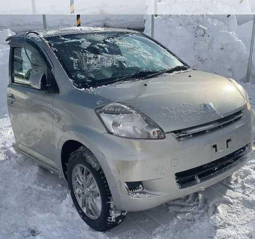 Передняя часть автомобиля (половинка) Toyota Passo