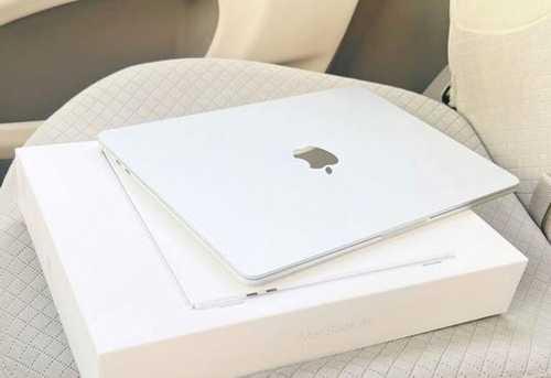 Apple MacBook Air 13 2022 m2 256 идеал