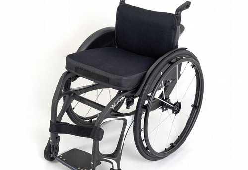Лёгкая инвалидная коляска из карбона iCross active