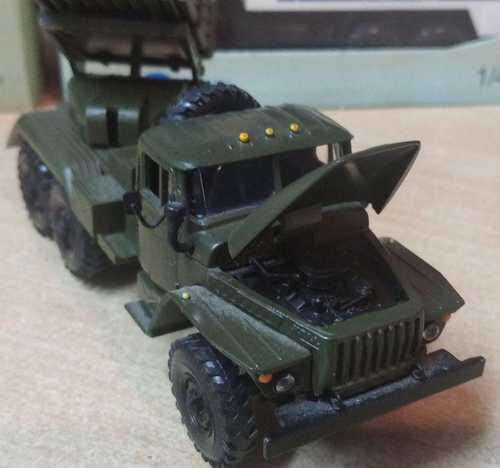 Модель автомобиля 1/43