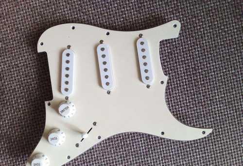 Пикгард Squier Affinity stratocaster