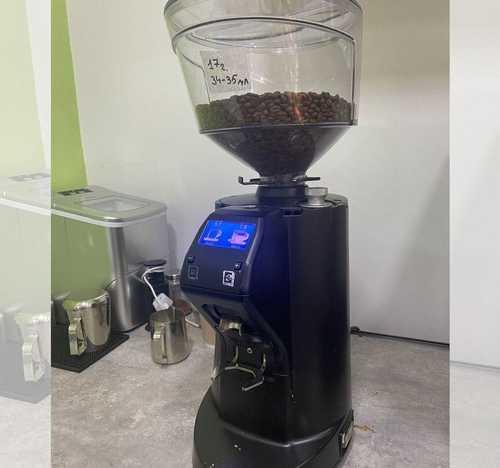 Кофемолка simonelli бу