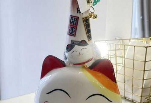 Японский кот манеки неко