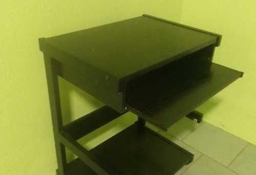 Компактный компьютерный стол