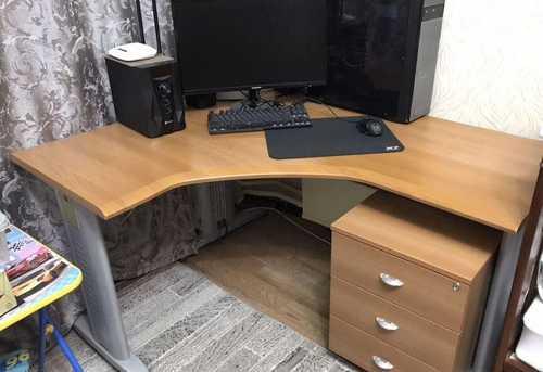 Компьютерный стол с тумбой