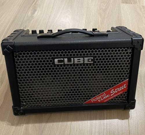 Комбоусилитель roland cube street