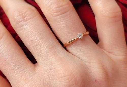 Кольцо с бриллиантом 15,5 размер
