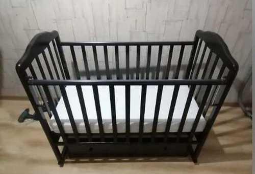 Кроватка для новорожденных с маятником - Новая
