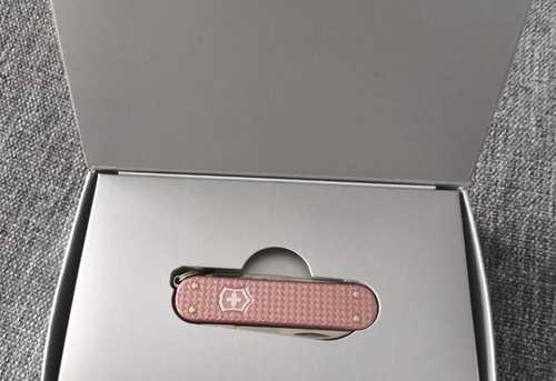 Нож-брелок victorinox classic SD precious alox