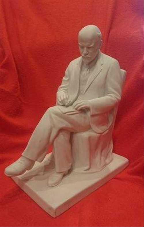 Статуэтка "В.И. Ленин в кресле"