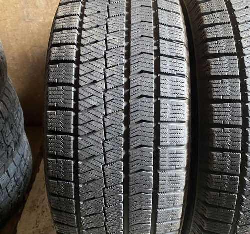 Bridgestone Blizzak VRX 215/50 R17