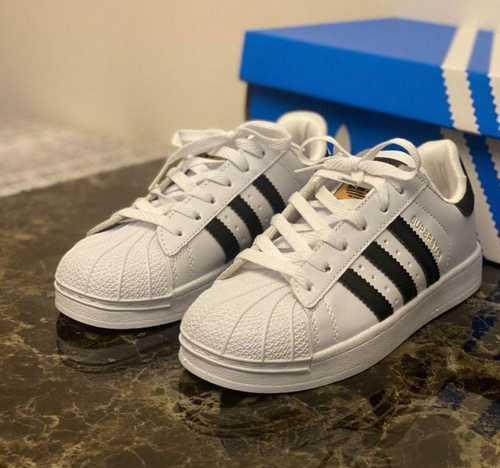 Adidas superstar