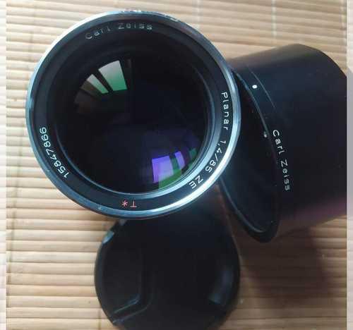 Carl Zeiss Planar 1.4/85 T* ZE