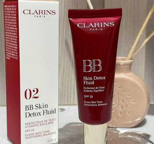 Тональный флюид Clarins BB Skin Detox