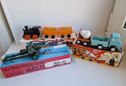 Советские игрушки машины, паровоз, отличные
