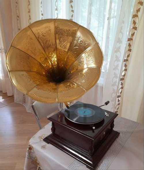 Граммофон механический "His Master's Voice"