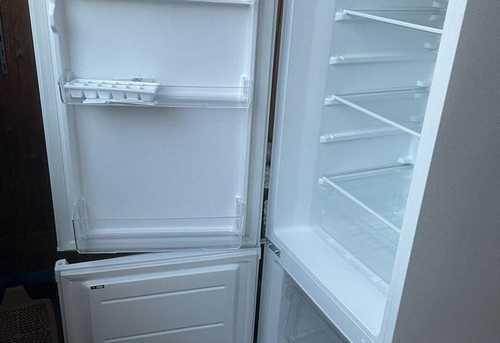 Холодильник почти новый
