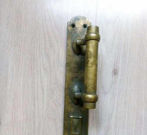 Старинная большая дверная ручка
