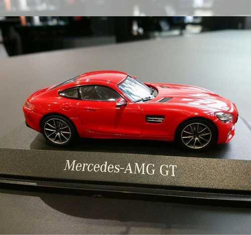 Модель Mercedes-AMG GT C190, Coupе, 1:43, красный