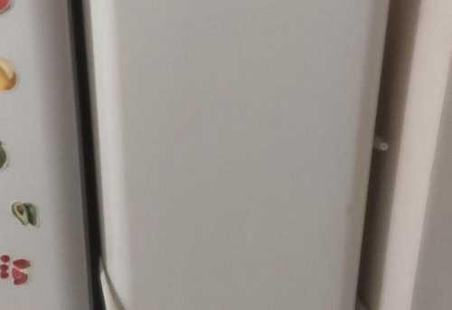 Холодильник Indesit C138NFG.016 на запчасти