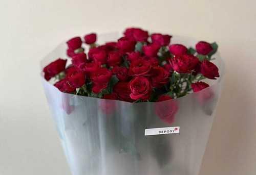 Букет из кустовых пионовидных красных роз