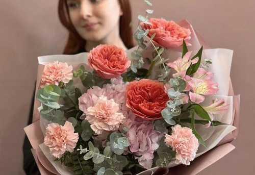 Нежный букет с гортензией и пион. розами