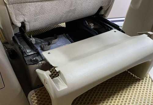 Крышка петли сидений Toyota Alphard ANH15