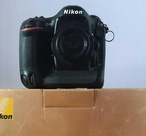 Nikon D4s body (пробег 115 тыс.кадров)