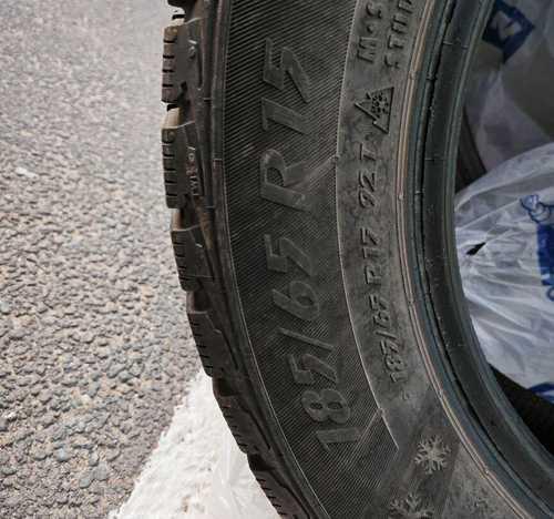 Зимние шины 185/65 R15