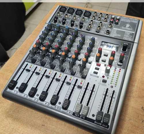 Микшерный пульт behringer xenyx x1204usb