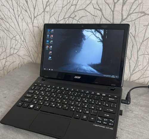 Ноутбук Acer компактный с рабочим аккумулятором
