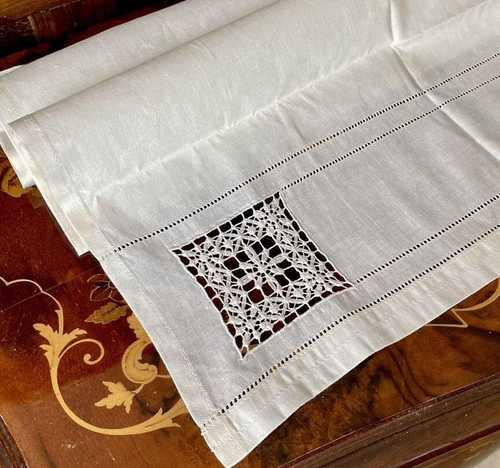 Салфетка полотенце вышивка по сетке кружево