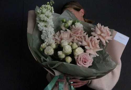 Букет цветов (розы, матиола)