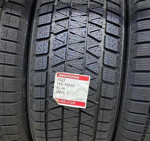 Bridgestone Blizzak DM-V3 245/45 R20