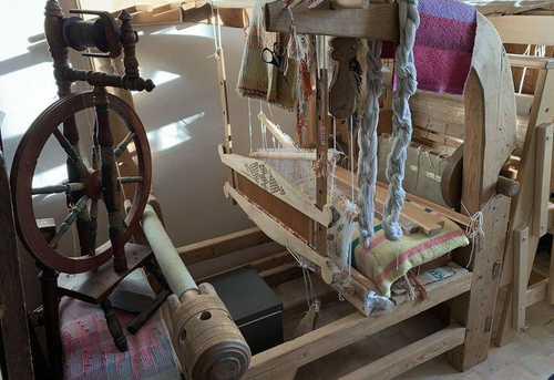 Старинный антикварный корневой ткацкий станок