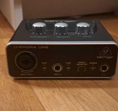 Звуковая карта behringer u phoria um2