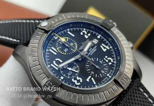 Час Breitling Avenger Night Mission из титана blac