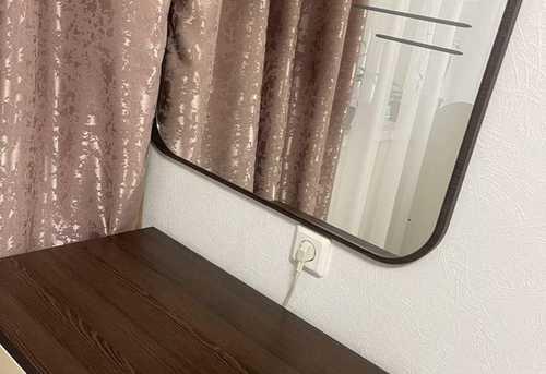 Туалетный столик с зеркалом и пуфиком