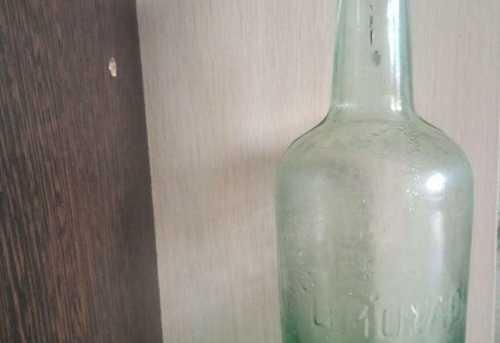 Старинные бутылки с надписью