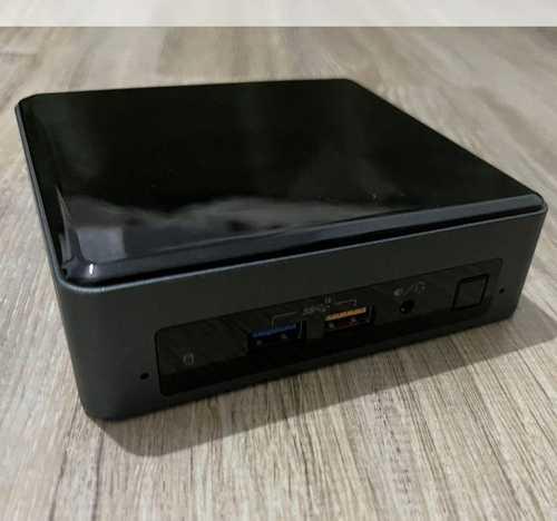 Неттоп Intel NUC i5 Core i5 8259U